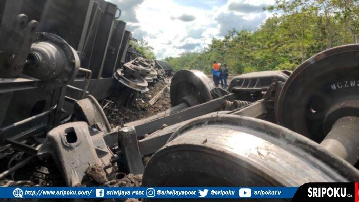 8 Gerbong Ka Babaranjang Anjlok Dan Terguling Di Emplasemen Penanggiran Muara Enim Halaman All